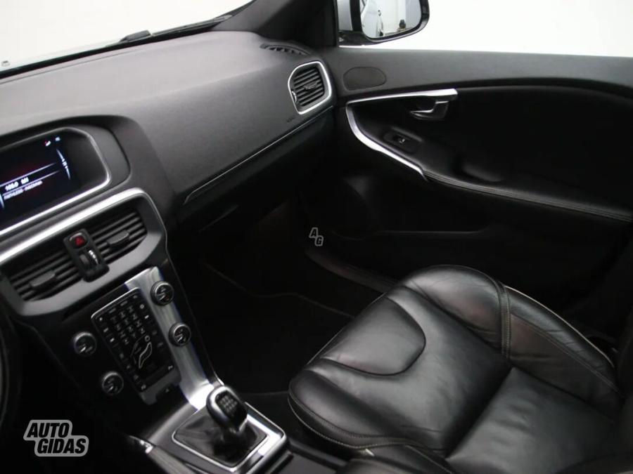 Grey Volvo V40 2014 in Vilnius, with an engine capacity of 2.00 L and mileage of 236 thousand km for 8799 €, photo 22 on AUTOMOTO.COM.LV