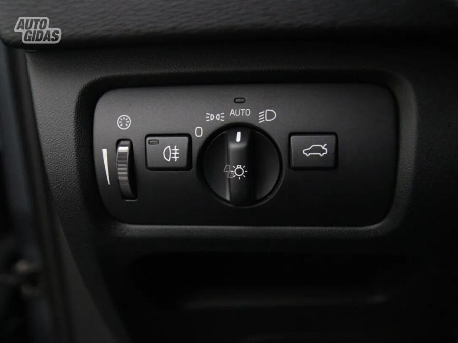 Grey Volvo V40 2014 in Vilnius, with an engine capacity of 2.00 L and mileage of 236 thousand km for 8799 €, photo 28 on AUTOMOTO.COM.LV