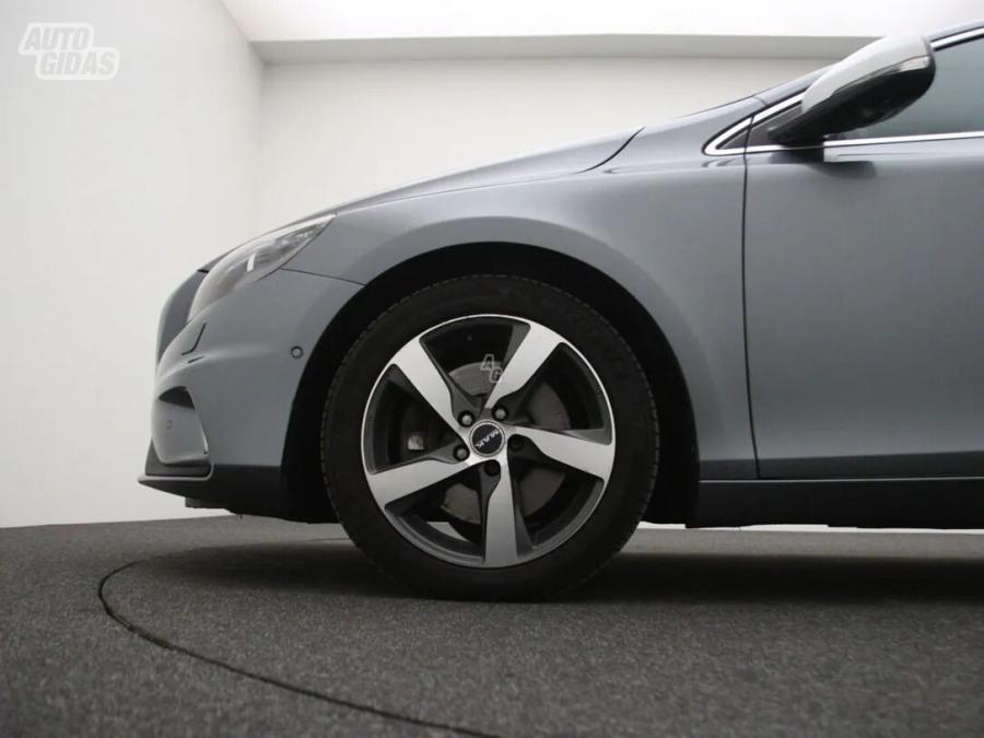 Grey Volvo V40 2014 in Vilnius, with an engine capacity of 2.00 L and mileage of 236 thousand km for 8799 €, photo 29 on AUTOMOTO.COM.LV