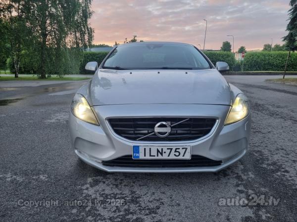 Grey Volvo V40 2014 in Polva, with an engine capacity of 1.60 L and mileage of 275 thousand km for 5700 €, photo 2 on AUTOMOTO.COM.LV