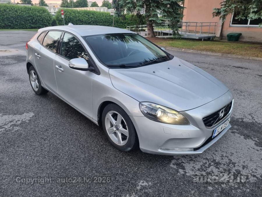 Pelēks Volvo V40 2014 Pelva, ar dzinēja tilpumu 1.60 L un nobraukumu 275 tūkst. km par 5700 €, foto 4 vietnē AUTOMOTO.COM.LV