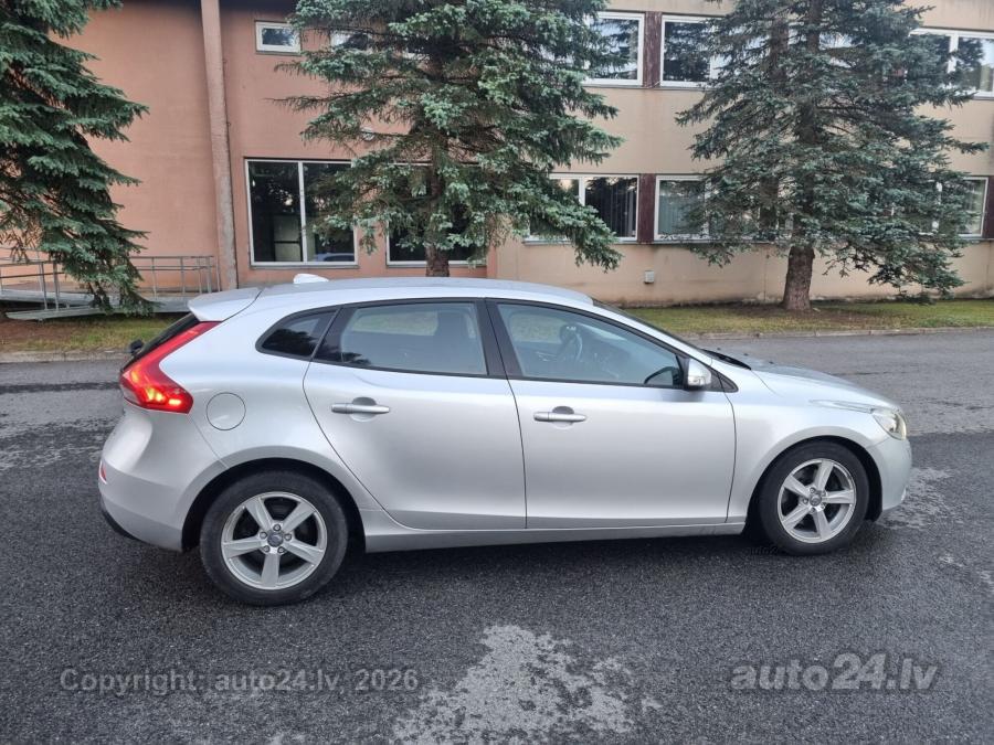 Pelēks Volvo V40 2014 Pelva, ar dzinēja tilpumu 1.60 L un nobraukumu 275 tūkst. km par 5700 €, foto 5 vietnē AUTOMOTO.COM.LV