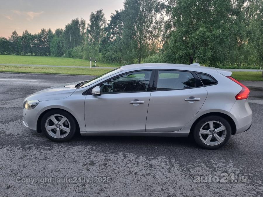 Pelēks Volvo V40 2014 Pelva, ar dzinēja tilpumu 1.60 L un nobraukumu 275 tūkst. km par 5700 €, foto 9 vietnē AUTOMOTO.COM.LV