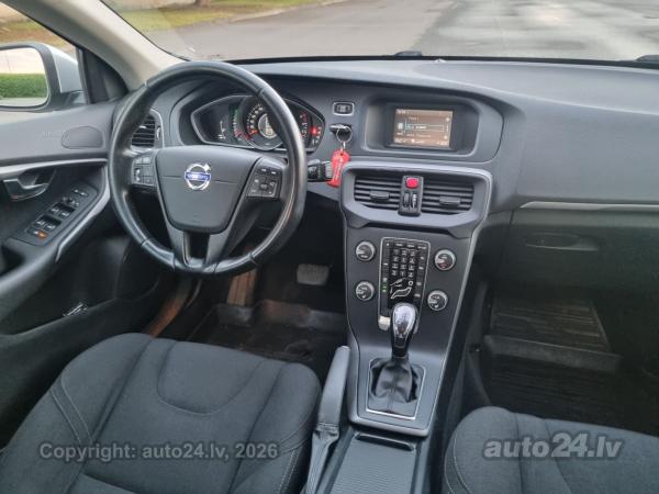 Grey Volvo V40 2014 in Polva, with an engine capacity of 1.60 L and mileage of 275 thousand km for 5700 €, photo 9 on AUTOMOTO.COM.LV