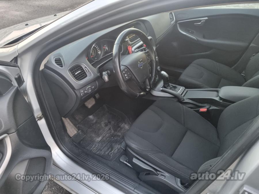 Pelēks Volvo V40 2014 Pelva, ar dzinēja tilpumu 1.60 L un nobraukumu 275 tūkst. km par 5700 €, foto 11 vietnē AUTOMOTO.COM.LV