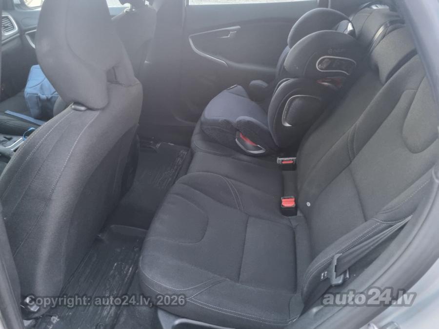 Pelēks Volvo V40 2014 Pelva, ar dzinēja tilpumu 1.60 L un nobraukumu 275 tūkst. km par 5700 €, foto 12 vietnē AUTOMOTO.COM.LV