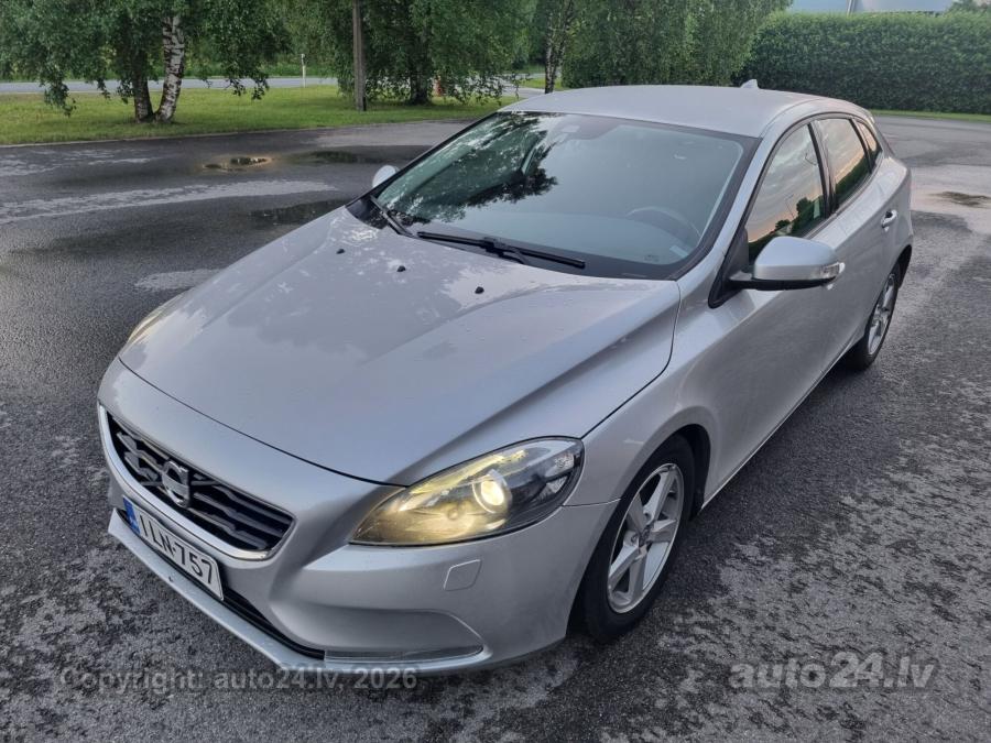 Pelēks Volvo V40 2014 Pelva, ar dzinēja tilpumu 1.60 L un nobraukumu 275 tūkst. km par 5700 €, foto 13 vietnē AUTOMOTO.COM.LV