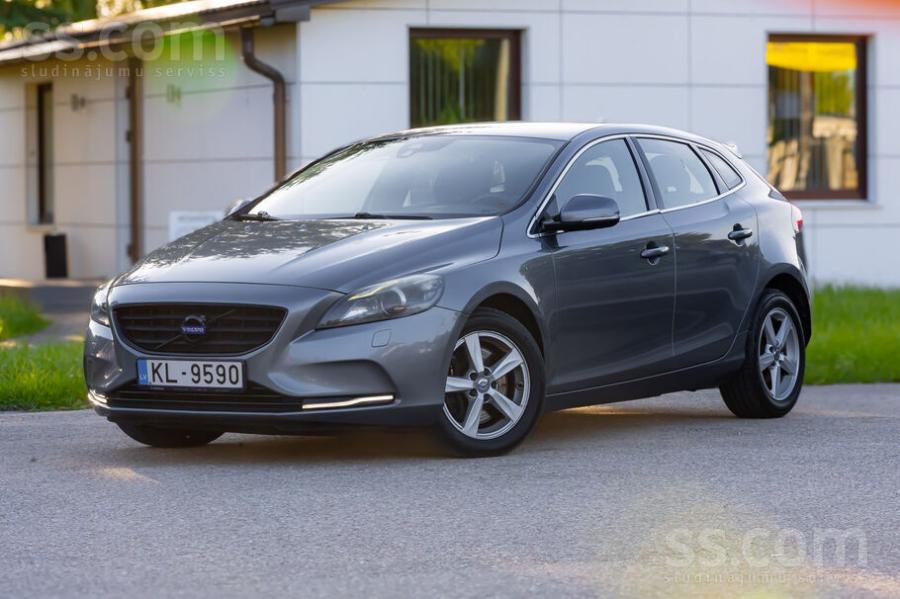 Grey Volvo V40 2014 in Riga, with an engine capacity of 2.00 L and mileage of 0 thousand km for 7200 €, photo 1 on AUTOMOTO.COM.LV