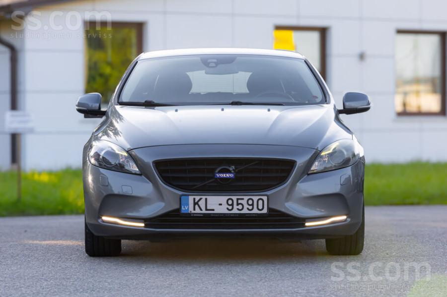 Grey Volvo V40 2014 in Riga, with an engine capacity of 2.00 L and mileage of 0 thousand km for 7200 €, photo 3 on AUTOMOTO.COM.LV