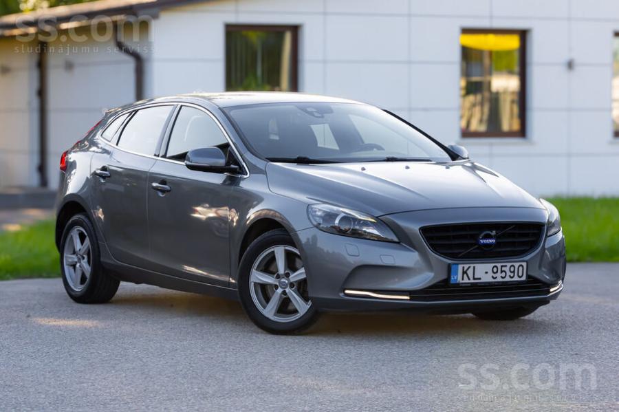 Grey Volvo V40 2014 in Riga, with an engine capacity of 2.00 L and mileage of 0 thousand km for 7200 €, photo 4 on AUTOMOTO.COM.LV