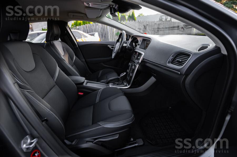 Grey Volvo V40 2014 in Riga, with an engine capacity of 2.00 L and mileage of 0 thousand km for 7200 €, photo 8 on AUTOMOTO.COM.LV