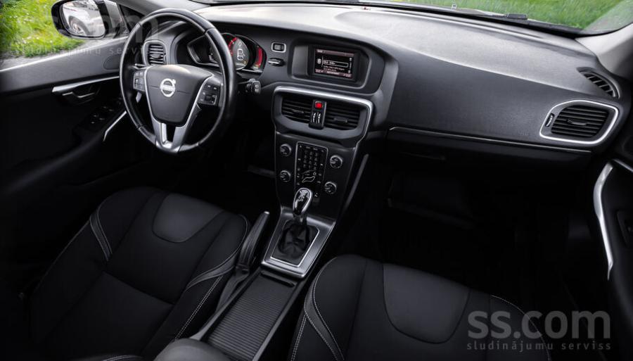 Grey Volvo V40 2014 in Riga, with an engine capacity of 2.00 L and mileage of 0 thousand km for 7200 €, photo 10 on AUTOMOTO.COM.LV