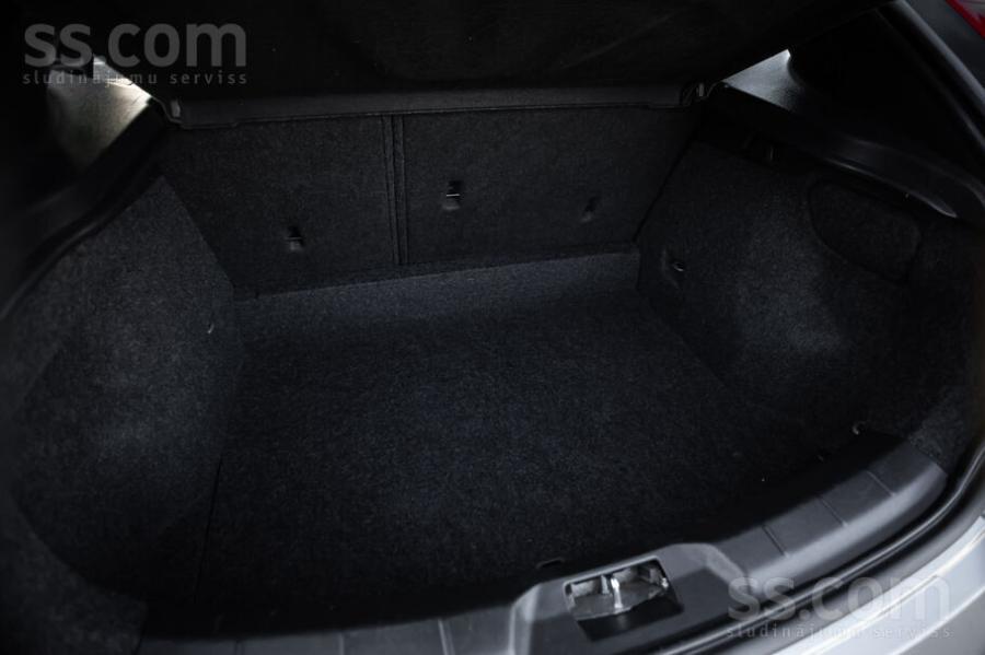 Grey Volvo V40 2014 in Riga, with an engine capacity of 2.00 L and mileage of 0 thousand km for 7200 €, photo 13 on AUTOMOTO.COM.LV