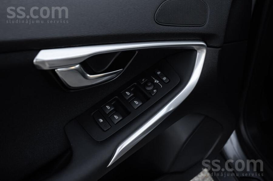Grey Volvo V40 2014 in Riga, with an engine capacity of 2.00 L and mileage of 0 thousand km for 7200 €, photo 15 on AUTOMOTO.COM.LV