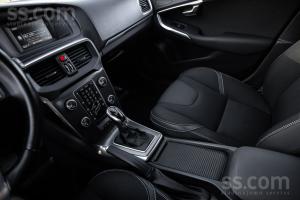 Grey Volvo V40 2014 in Riga, with an engine capacity of 2.00 L and mileage of 0 thousand km for 7200 €, photo 17 on AUTOMOTO.COM.LV