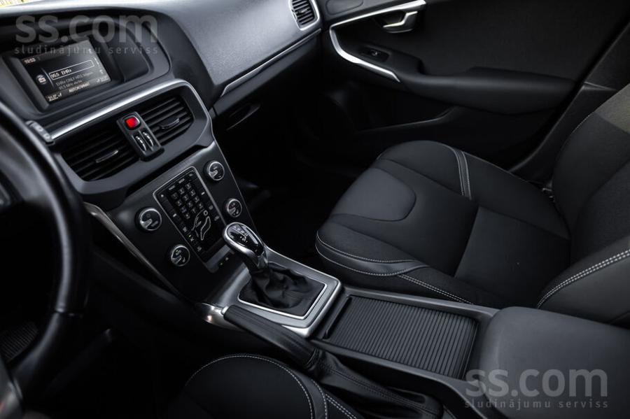 Grey Volvo V40 2014 in Riga, with an engine capacity of 2.00 L and mileage of 0 thousand km for 7200 €, photo 17 on AUTOMOTO.COM.LV