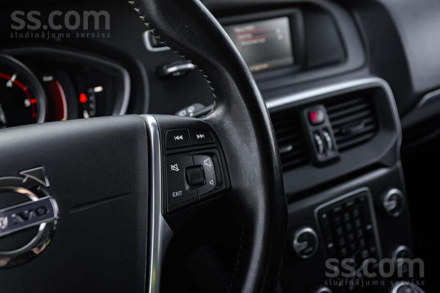 Grey Volvo V40 2014 in Riga, with an engine capacity of 2.00 L and mileage of 0 thousand km for 7200 €, photo 23 on AUTOMOTO.COM.LV