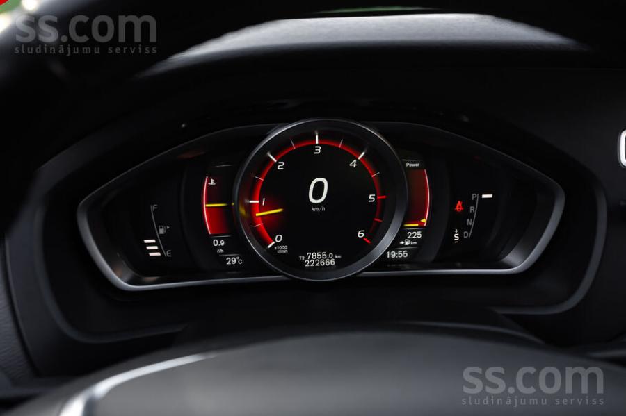 Grey Volvo V40 2014 in Riga, with an engine capacity of 2.00 L and mileage of 0 thousand km for 7200 €, photo 24 on AUTOMOTO.COM.LV