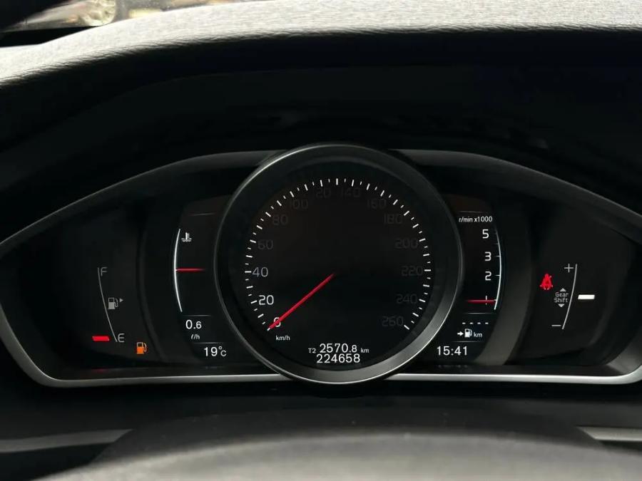 Серый Вольво В40 2014 в Елгава, объемом двигателя 1.60 л и пробегом 225 тыс. км за 6990 €, фото 18 на AUTOMOTO.COM.LV