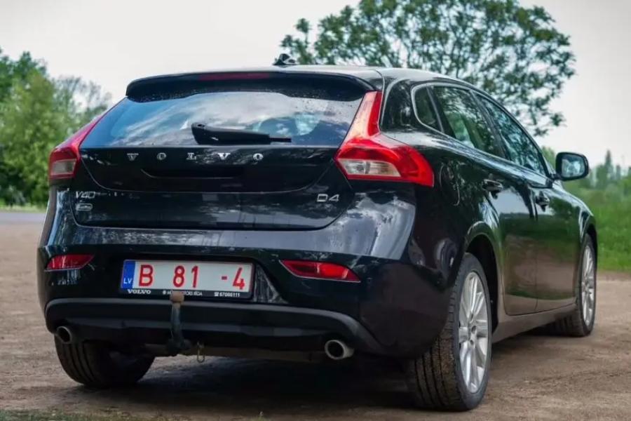 Pelēks Volvo V40 2014 Grobiņa, ar dzinēja tilpumu 2.00 L un nobraukumu 284 tūkst. km par 8500 €, foto 5 vietnē AUTOMOTO.COM.LV