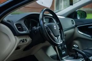 Pelēks Volvo V40 2014 Grobiņa, ar dzinēja tilpumu 2.00 L un nobraukumu 284 tūkst. km par 8500 €, foto 9 vietnē AUTOMOTO.COM.LV
