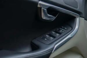 Pelēks Volvo V40 2014 Grobiņa, ar dzinēja tilpumu 2.00 L un nobraukumu 284 tūkst. km par 8500 €, foto 10 vietnē AUTOMOTO.COM.LV