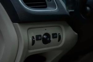 Pelēks Volvo V40 2014 Grobiņa, ar dzinēja tilpumu 2.00 L un nobraukumu 284 tūkst. km par 8500 €, foto 11 vietnē AUTOMOTO.COM.LV