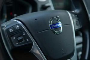 Pelēks Volvo V40 2014 Grobiņa, ar dzinēja tilpumu 2.00 L un nobraukumu 284 tūkst. km par 8500 €, foto 12 vietnē AUTOMOTO.COM.LV