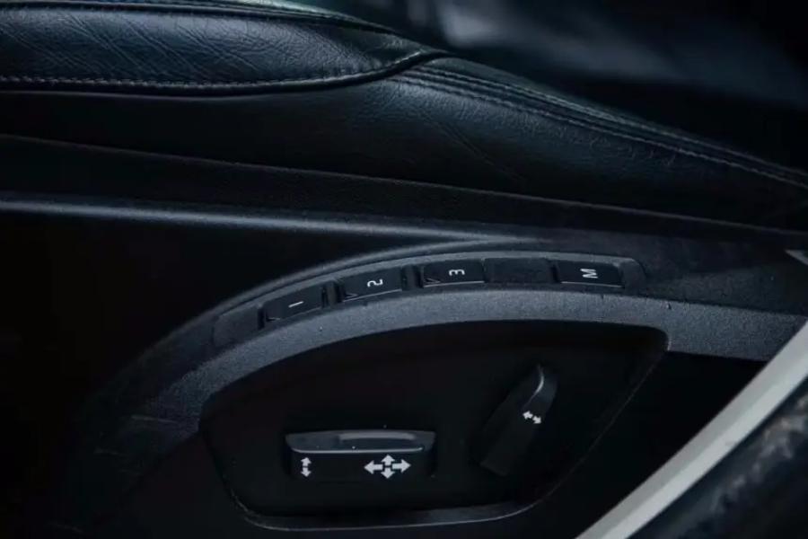 Pelēks Volvo V40 2014 Grobiņa, ar dzinēja tilpumu 2.00 L un nobraukumu 284 tūkst. km par 8500 €, foto 15 vietnē AUTOMOTO.COM.LV