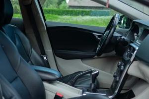 Pelēks Volvo V40 2014 Grobiņa, ar dzinēja tilpumu 2.00 L un nobraukumu 284 tūkst. km par 8500 €, foto 17 vietnē AUTOMOTO.COM.LV