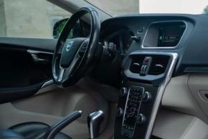 Pelēks Volvo V40 2014 Grobiņa, ar dzinēja tilpumu 2.00 L un nobraukumu 284 tūkst. km par 8500 €, foto 18 vietnē AUTOMOTO.COM.LV