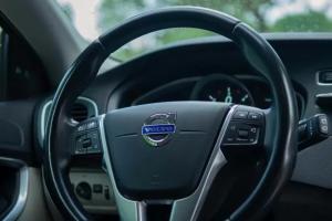 Pelēks Volvo V40 2014 Grobiņa, ar dzinēja tilpumu 2.00 L un nobraukumu 284 tūkst. km par 8500 €, foto 21 vietnē AUTOMOTO.COM.LV