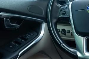 Pelēks Volvo V40 2014 Grobiņa, ar dzinēja tilpumu 2.00 L un nobraukumu 284 tūkst. km par 8500 €, foto 24 vietnē AUTOMOTO.COM.LV