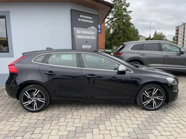 Grey Volvo V40 2014 in Talsi, with an engine capacity of 2.00 L and mileage of 232 thousand km for 6400 €, photo 2 on AUTOMOTO.COM.LV