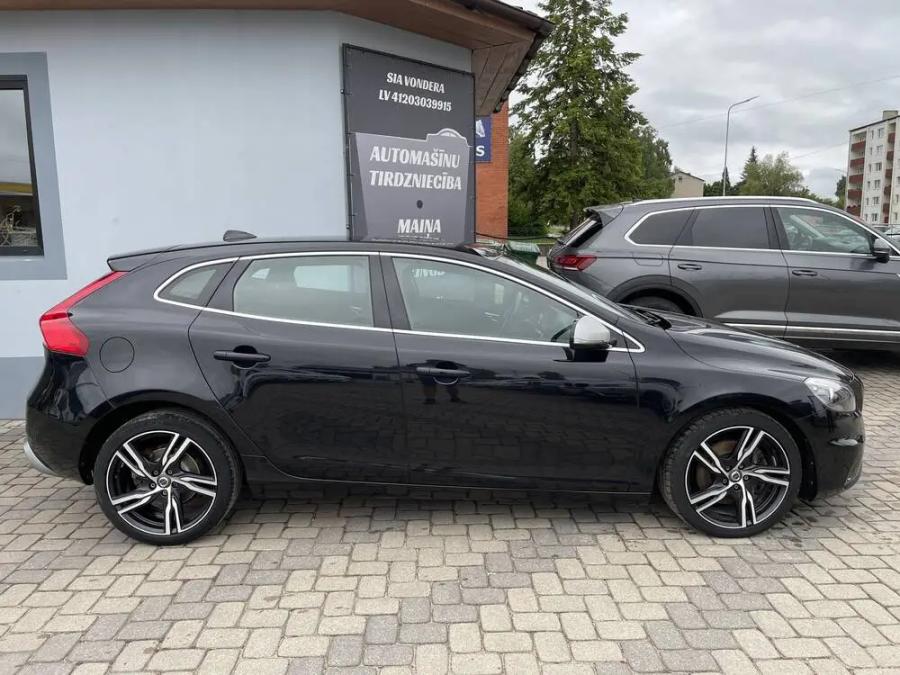 Pelēks Volvo V40 2014 Talsi, ar dzinēja tilpumu 2.00 L un nobraukumu 232 tūkst. km par 6400 €, foto 3 vietnē AUTOMOTO.COM.LV
