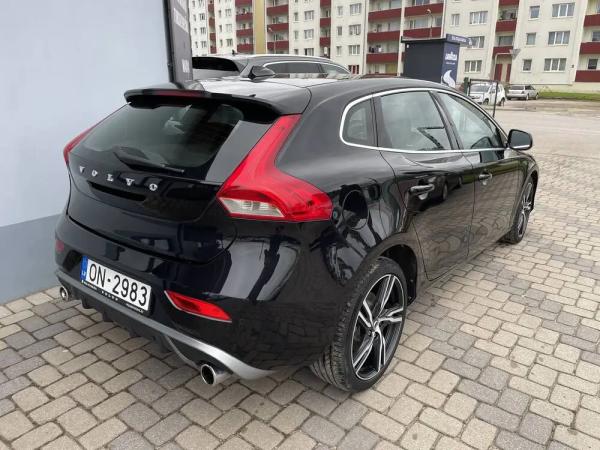 Grey Volvo V40 2014 in Talsi, with an engine capacity of 2.00 L and mileage of 232 thousand km for 6400 €, photo 3 on AUTOMOTO.COM.LV