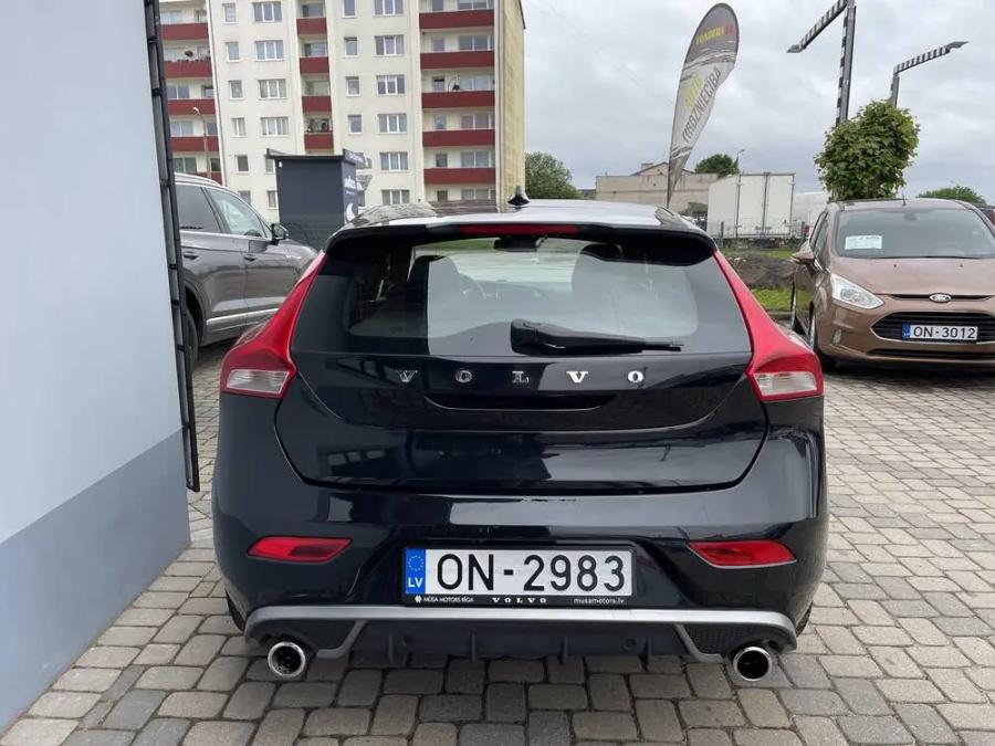 Pelēks Volvo V40 2014 Talsi, ar dzinēja tilpumu 2.00 L un nobraukumu 232 tūkst. km par 6400 €, foto 5 vietnē AUTOMOTO.COM.LV