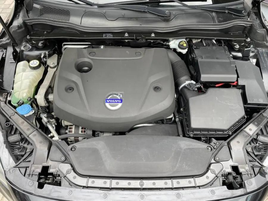 Pelēks Volvo V40 2014 Talsi, ar dzinēja tilpumu 2.00 L un nobraukumu 232 tūkst. km par 6400 €, foto 11 vietnē AUTOMOTO.COM.LV