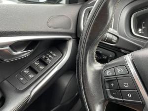 Pelēks Volvo V40 2014 Talsi, ar dzinēja tilpumu 2.00 L un nobraukumu 232 tūkst. km par 6400 €, foto 15 vietnē AUTOMOTO.COM.LV