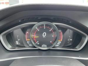 Pelēks Volvo V40 2014 Talsi, ar dzinēja tilpumu 2.00 L un nobraukumu 232 tūkst. km par 6400 €, foto 16 vietnē AUTOMOTO.COM.LV