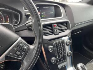 Pelēks Volvo V40 2014 Talsi, ar dzinēja tilpumu 2.00 L un nobraukumu 232 tūkst. km par 6400 €, foto 17 vietnē AUTOMOTO.COM.LV