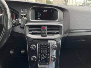 Pelēks Volvo V40 2014 Talsi, ar dzinēja tilpumu 2.00 L un nobraukumu 232 tūkst. km par 6400 €, foto 19 vietnē AUTOMOTO.COM.LV