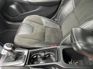 Pelēks Volvo V40 2014 Talsi, ar dzinēja tilpumu 2.00 L un nobraukumu 232 tūkst. km par 6400 €, foto 22 vietnē AUTOMOTO.COM.LV
