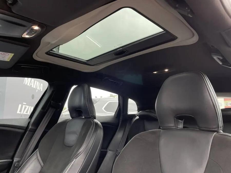 Pelēks Volvo V40 2014 Talsi, ar dzinēja tilpumu 2.00 L un nobraukumu 232 tūkst. km par 6400 €, foto 23 vietnē AUTOMOTO.COM.LV