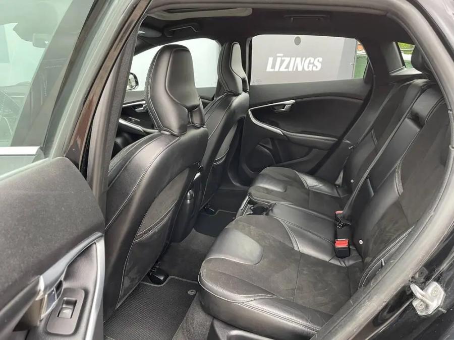 Pelēks Volvo V40 2014 Talsi, ar dzinēja tilpumu 2.00 L un nobraukumu 232 tūkst. km par 6400 €, foto 25 vietnē AUTOMOTO.COM.LV