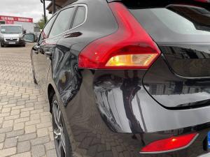 Pelēks Volvo V40 2014 Talsi, ar dzinēja tilpumu 2.00 L un nobraukumu 232 tūkst. km par 6400 €, foto 26 vietnē AUTOMOTO.COM.LV