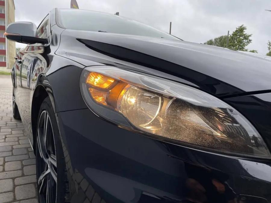 Pelēks Volvo V40 2014 Talsi, ar dzinēja tilpumu 2.00 L un nobraukumu 232 tūkst. km par 6400 €, foto 27 vietnē AUTOMOTO.COM.LV