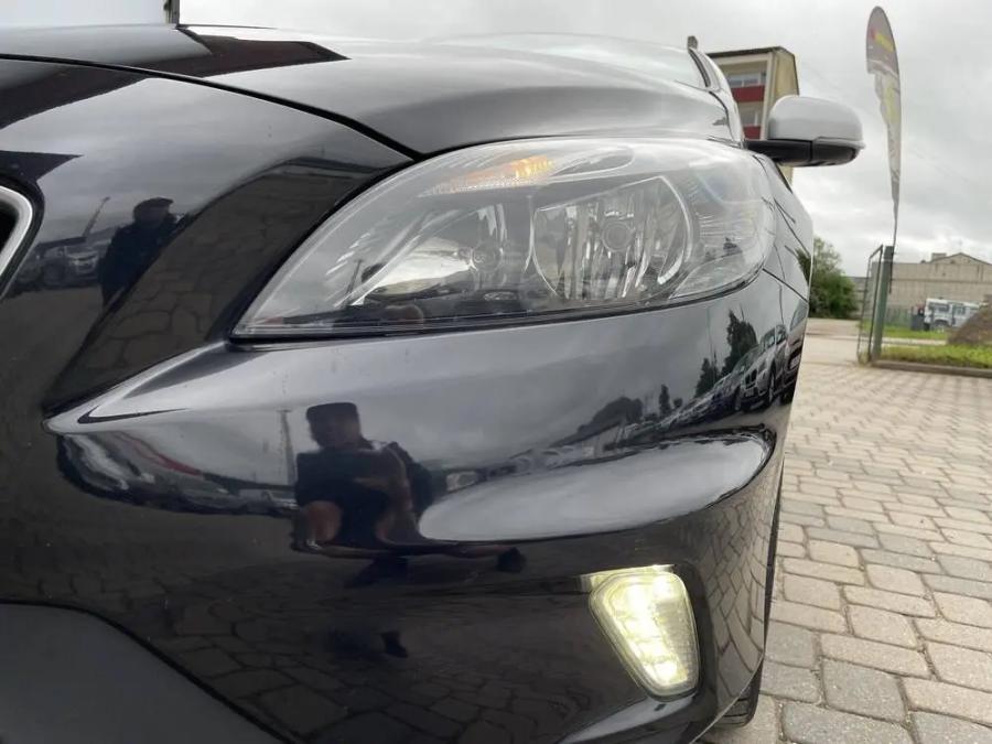 Pelēks Volvo V40 2014 Talsi, ar dzinēja tilpumu 2.00 L un nobraukumu 232 tūkst. km par 6400 €, foto 28 vietnē AUTOMOTO.COM.LV