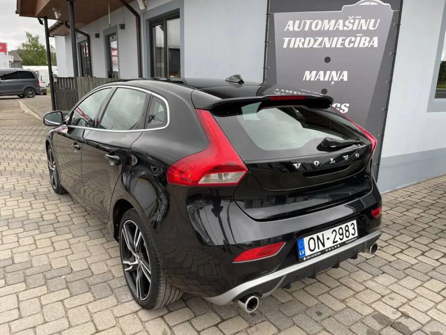 Pelēks Volvo V40 2014 Talsi, ar dzinēja tilpumu 2.00 L un nobraukumu 232 tūkst. km par 6400 €, foto 29 vietnē AUTOMOTO.COM.LV
