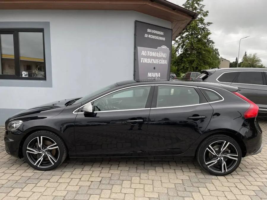 Pelēks Volvo V40 2014 Talsi, ar dzinēja tilpumu 2.00 L un nobraukumu 232 tūkst. km par 6400 €, foto 30 vietnē AUTOMOTO.COM.LV